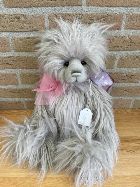 2023 Charlie Bears Chrissy | CB232318C
