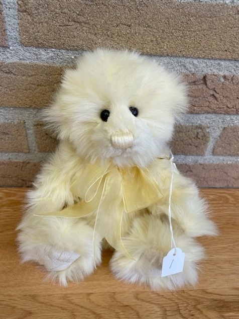 2023 Charlie Bears Clotted Cream, 25cm. | CB238031O | CB238031O